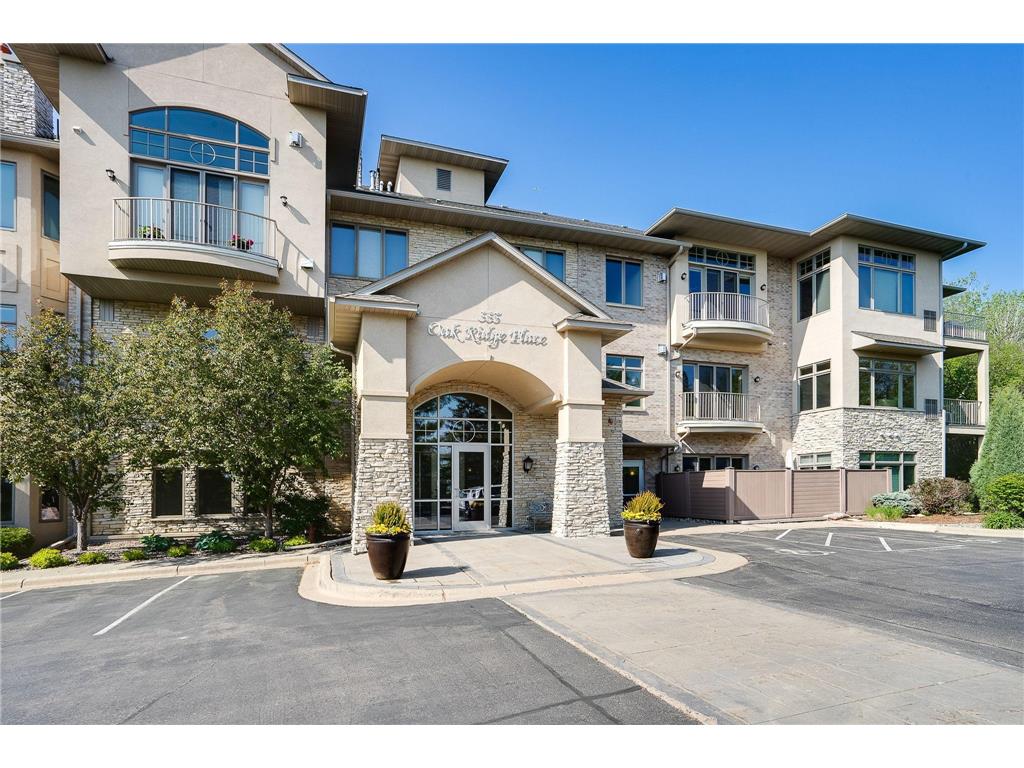 555 Oak Ridge Place #240, Hopkins, MN, 55305 | MLS: 6571489 | Edina Realty