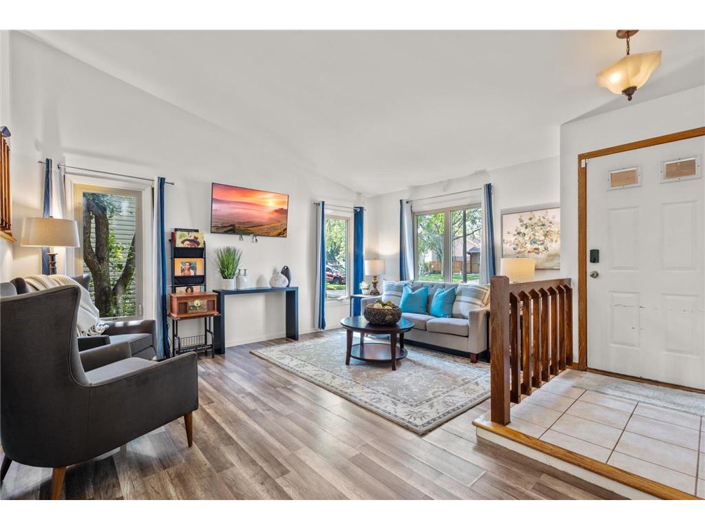 5554 Knoll Drive, Shoreview, MN, 55126 | MLS: 6767067 | Edina Realty