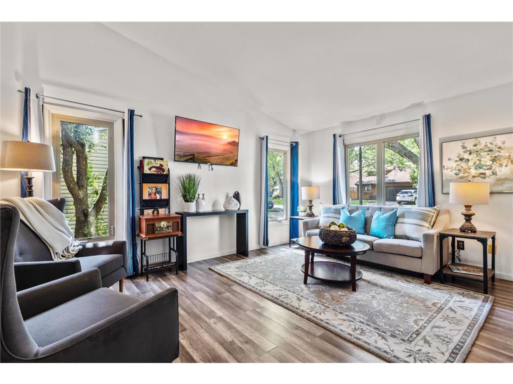 5554 Knoll Drive, Shoreview, MN, 55126 | MLS: 6767067 | Edina Realty