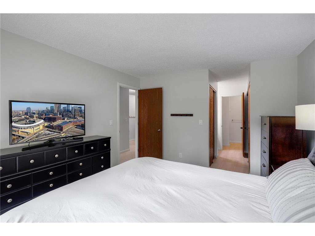 5607 Green Circle Drive #210, Minnetonka, MN, 55343 | MLS: 6797946 ...