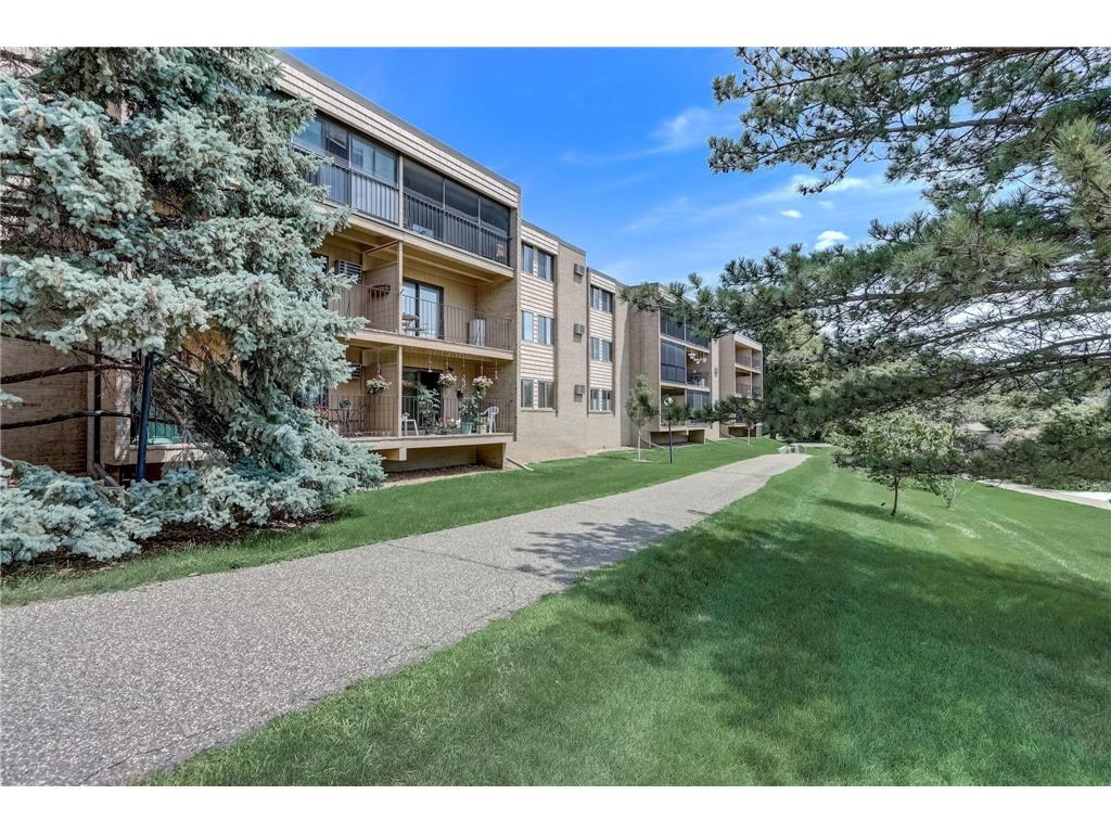 5627 Green Circle Drive #212, Minnetonka, MN, 55343 | MLS: 6465987 ...