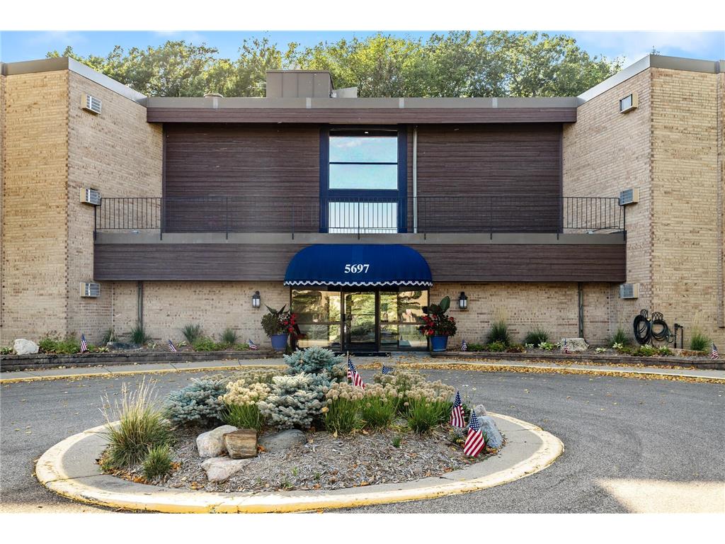 5697 Green Circle Drive #105, Minnetonka, MN, 55343 | MLS: 6592005 ...