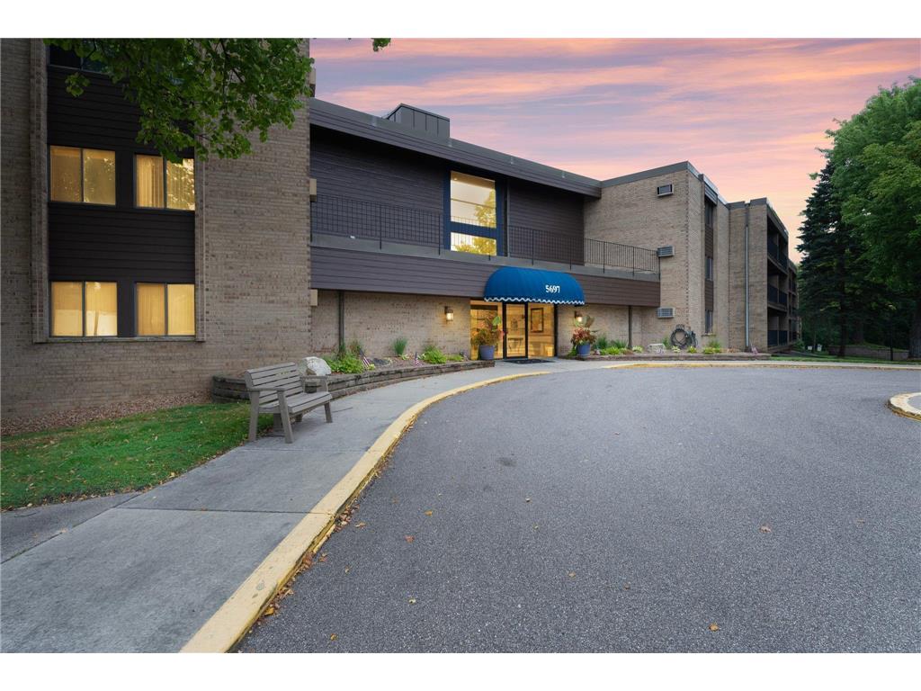 5697 Green Circle Drive #319, Minnetonka, MN, 55343 | MLS: 6706948 ...