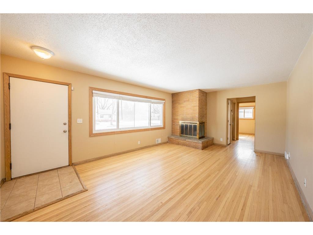 5901 Pearson Drive, Brooklyn Center, MN, 55429 | MLS: 6683798 | Edina ...