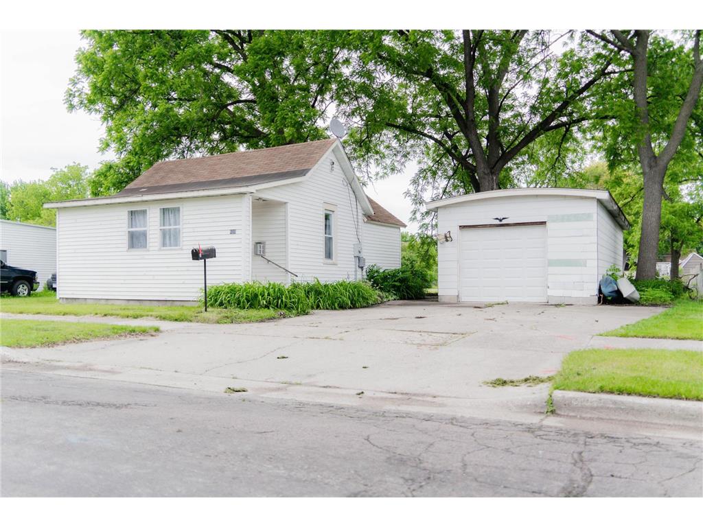 609 5th Street SW, Waseca, MN, 56093 | MLS: 6545780 | Edina Realty