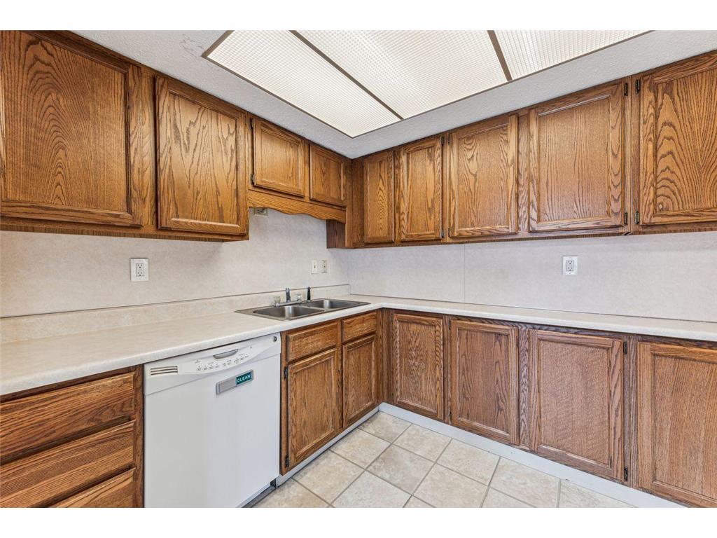 6301 Colony Way #2C, Edina, MN, 55435 | MLS: 6522608 | Edina Realty