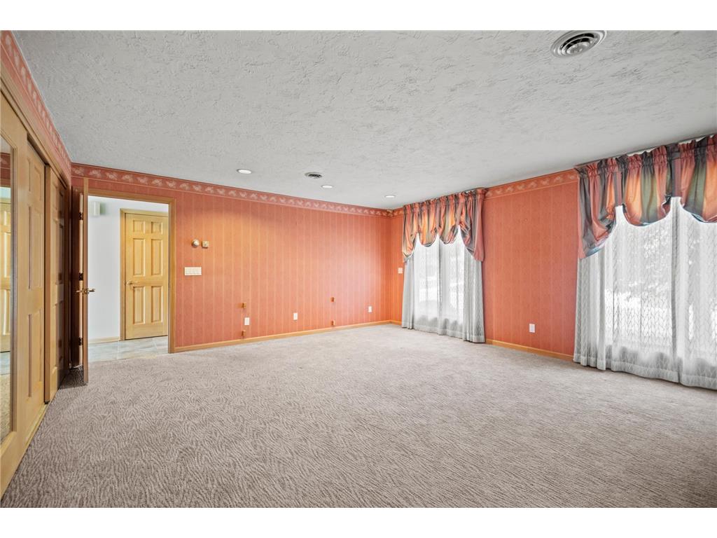 645 Riverwood Drive SW, Owatonna, MN, 55060 | MLS: 6512218 | Edina Realty