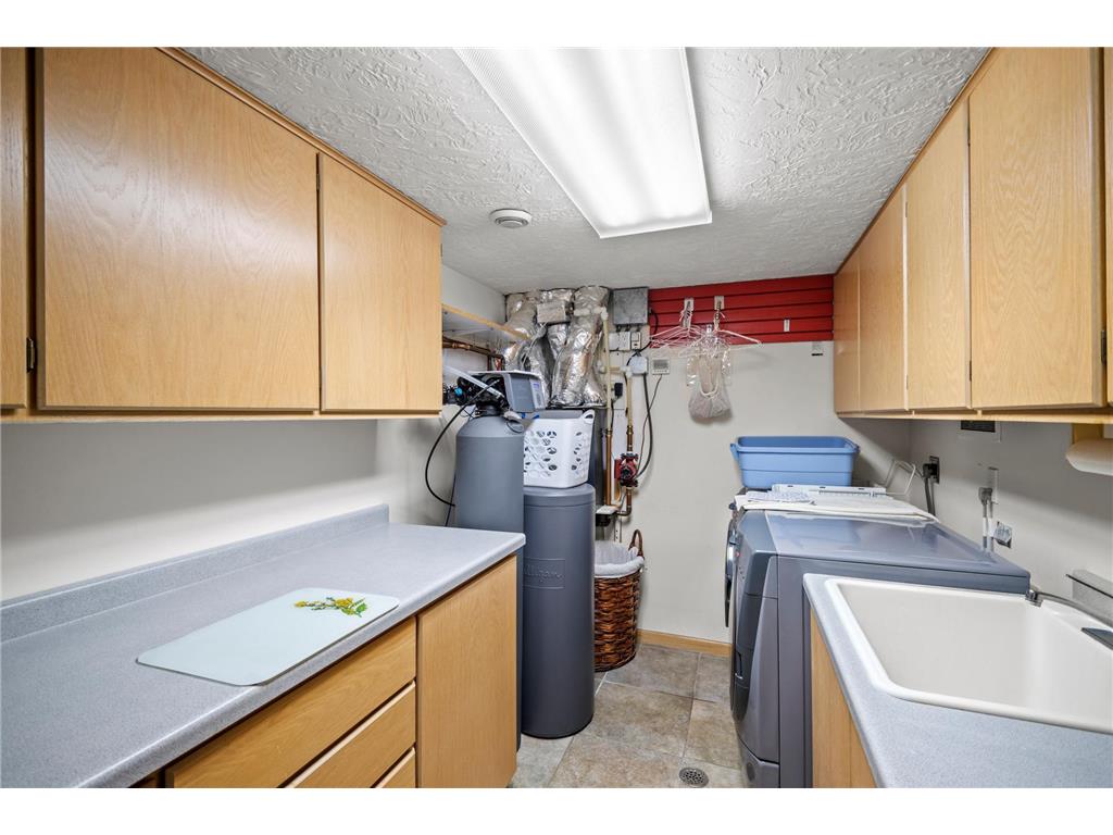 645 Riverwood Drive SW, Owatonna, MN, 55060 | MLS: 6512218 | Edina Realty