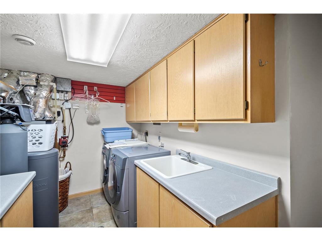 645 Riverwood Drive SW, Owatonna, MN, 55060 | MLS: 6512218 | Edina Realty