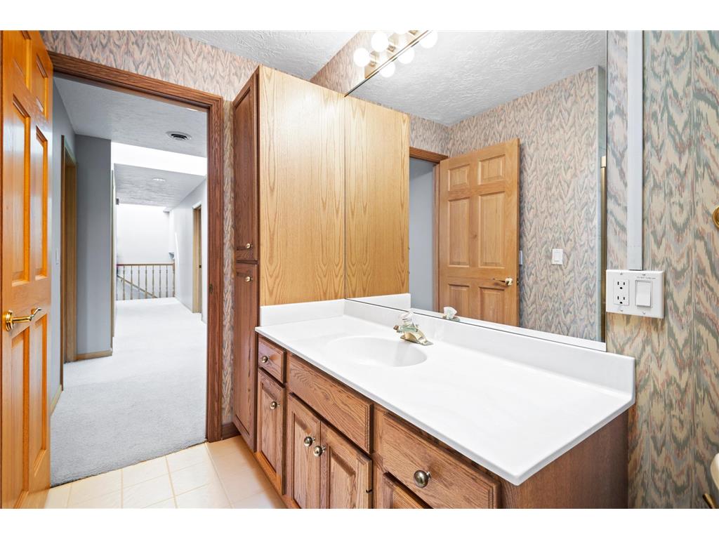 645 Riverwood Drive SW, Owatonna, MN, 55060 | MLS: 6512218 | Edina Realty