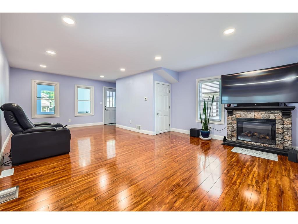 646 Van Buren Avenue, Saint Paul, MN, 55104 | MLS: 6721387 | Edina Realty