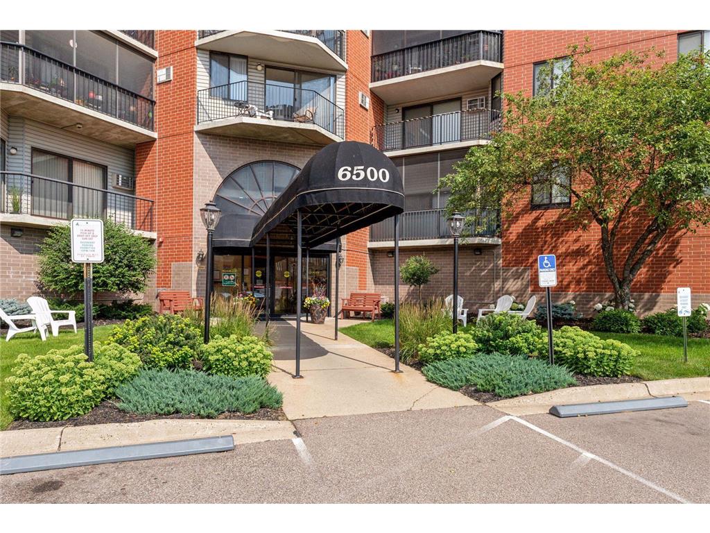 6500 Woodlake Drive #711, Richfield, MN, 55423 | MLS: 6632217 | Edina Realty