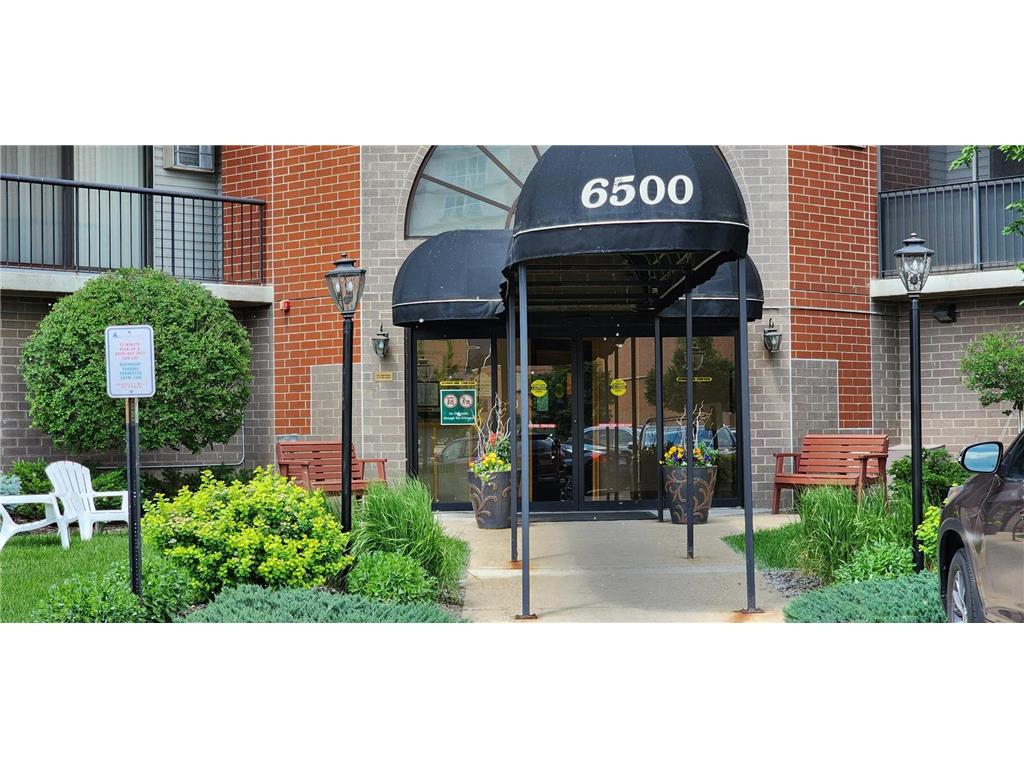 6500 Woodlake Drive #804, Richfield, MN, 55423 | MLS: 6732604 | Edina Realty