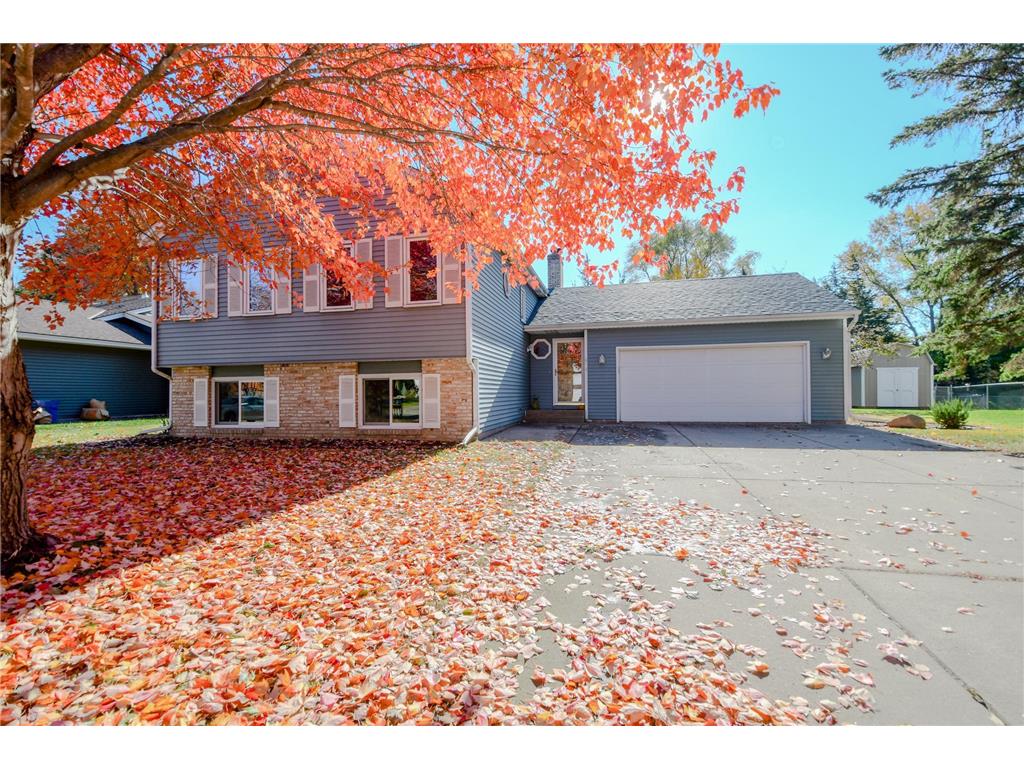 654 Pinewood Drive, Shoreview, MN, 55126 | MLS: 6265057 | Edina Realty