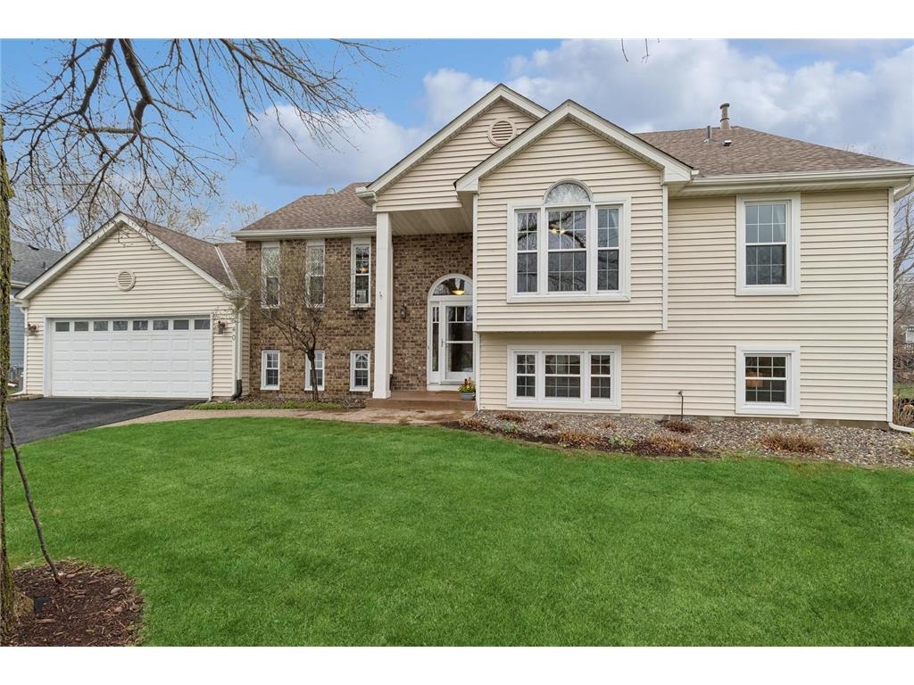 6540 Devonshire Drive, Chanhassen, MN, 55317 | MLS: 6519707 | Edina Realty