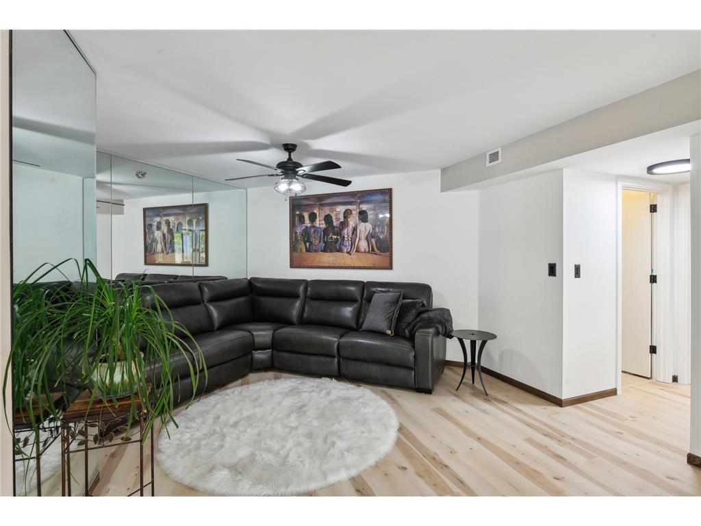 6566 France Avenue S #201, Edina, MN, 55435 | MLS: 6440144 | Edina Realty