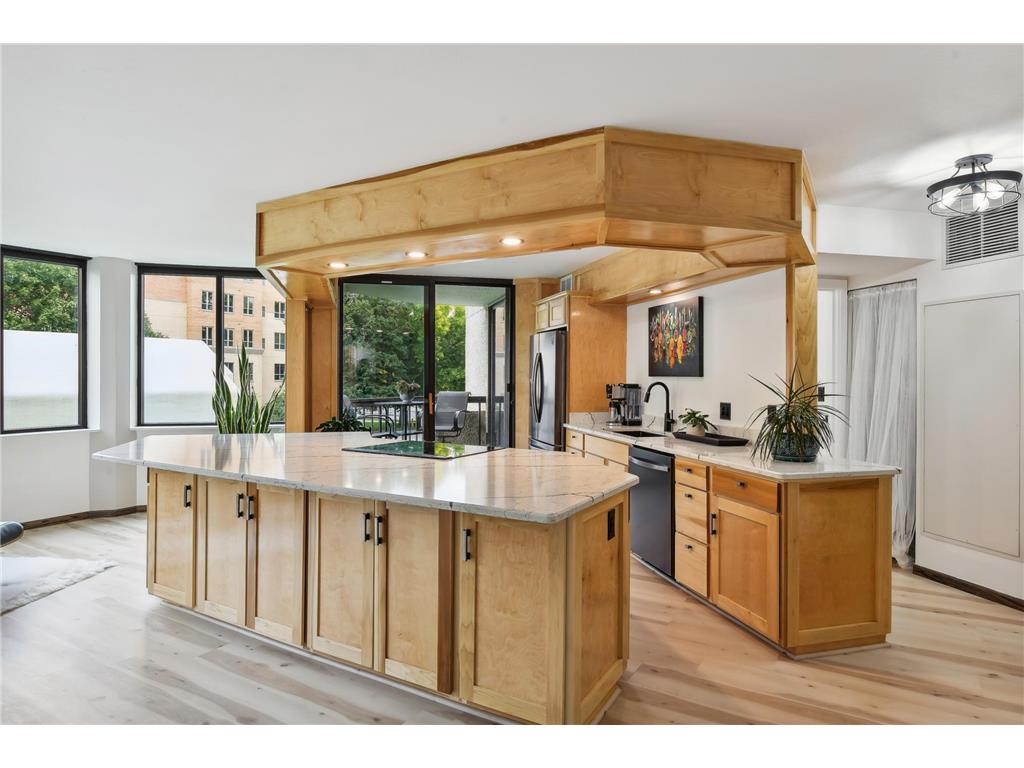 6566 France Avenue S #201, Edina, MN, 55435 | MLS: 6440144 | Edina Realty
