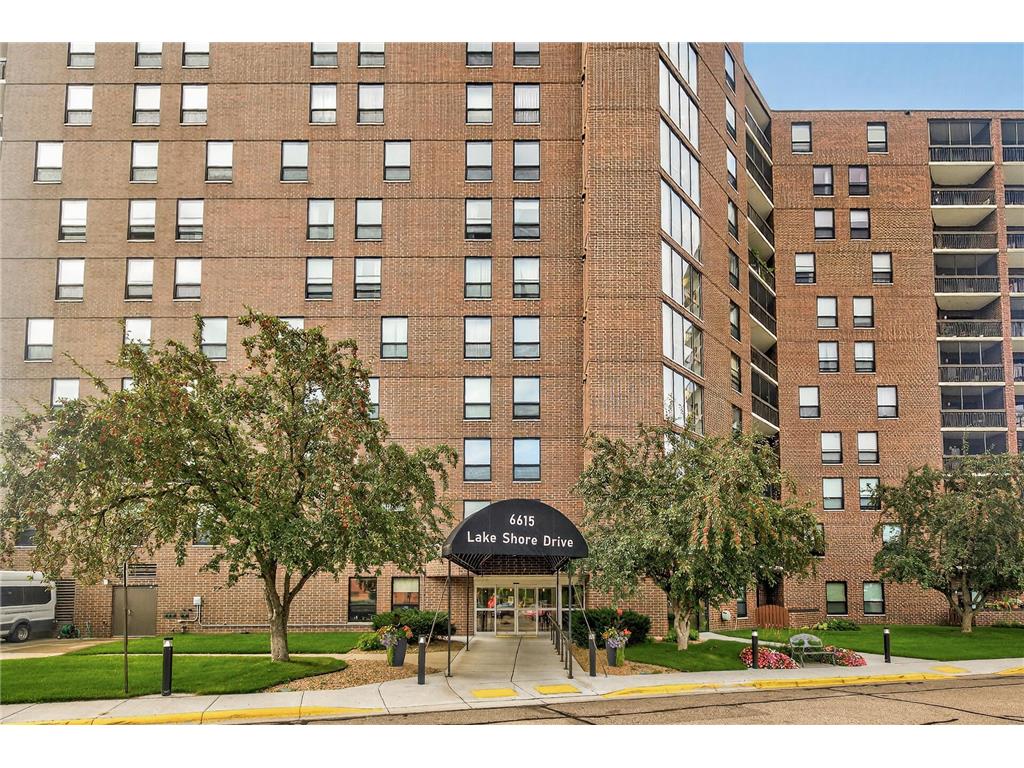 6615 Lake Shore Drive S #302, Richfield, MN, 55423 | MLS: 6775739 | Edina Realty