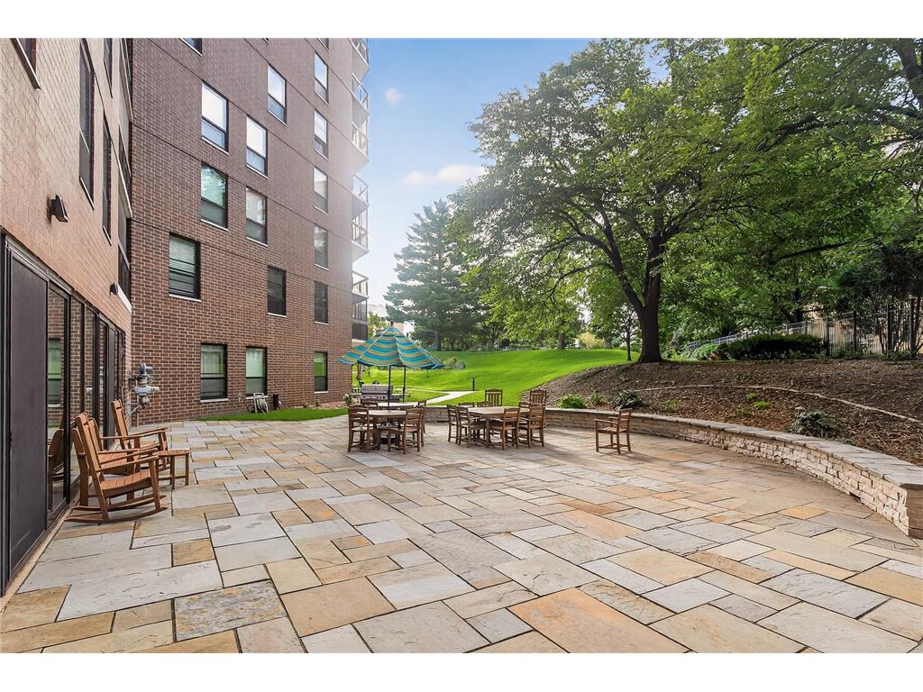 6615 Lake Shore Drive S #302, Richfield, MN, 55423 | MLS: 6775739 | Edina Realty