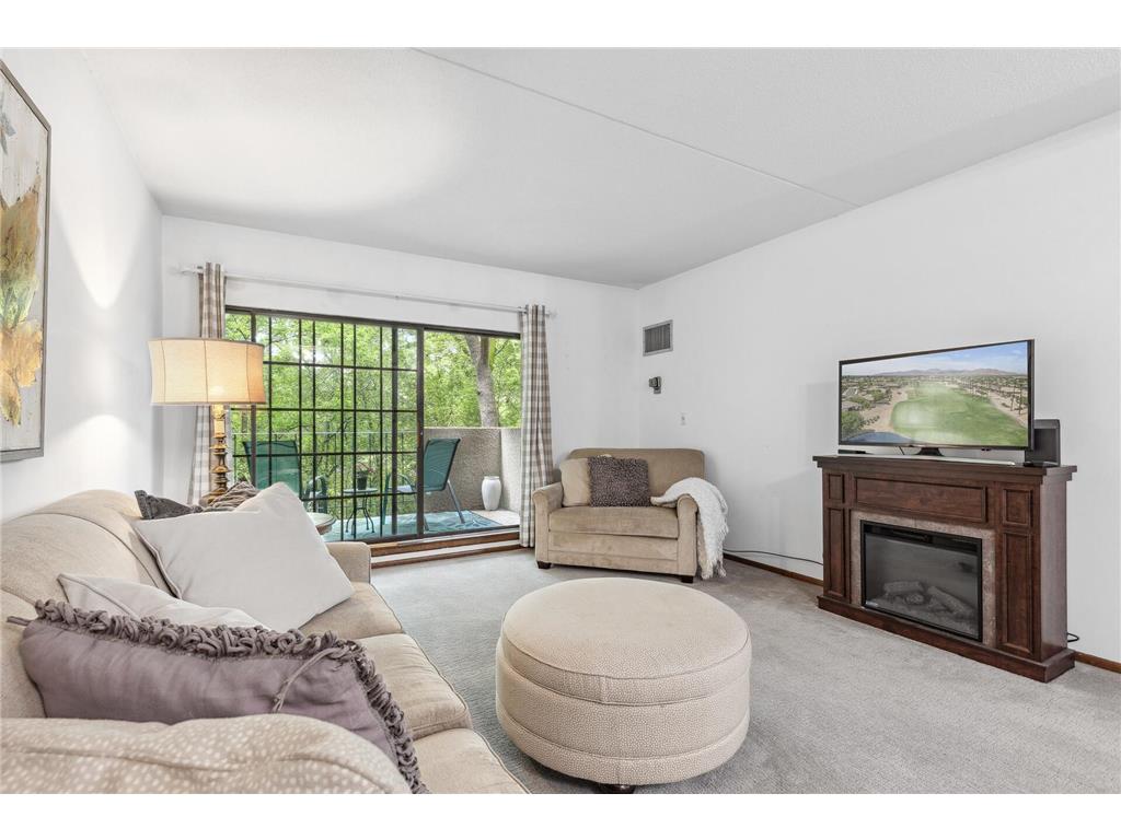 6730 Vernon Avenue S #113, Edina, MN, 55436 | MLS: 6564410 | Edina Realty
