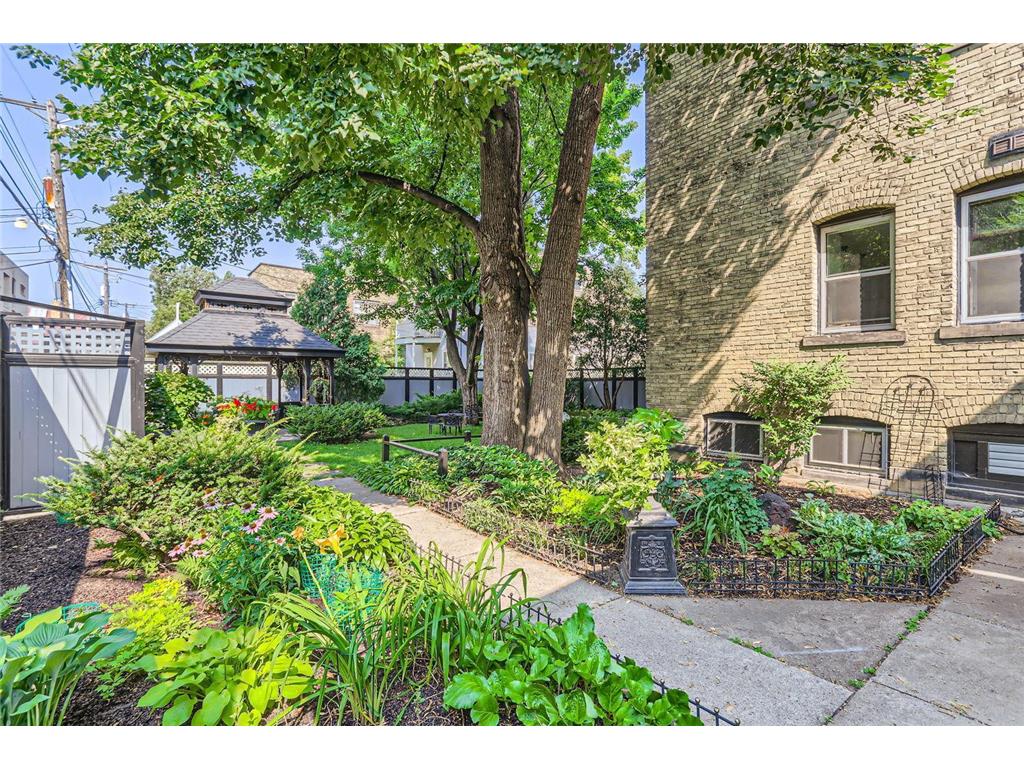 688 Holly Avenue #3, Saint Paul, MN, 55104 | MLS: 6579560 | Edina Realty