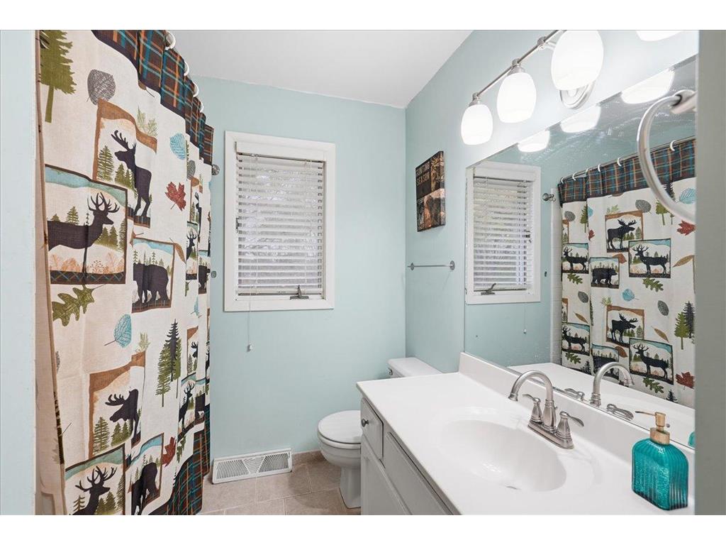 70 Oak Ridge Drive, Troy Twp, WI, 54022 | MLS: 6815839 | Edina Realty