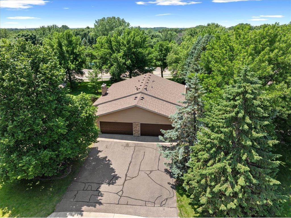 7079 Robinwood Trail, Woodbury, MN, 55125 | MLS: 6735730 | Edina Realty