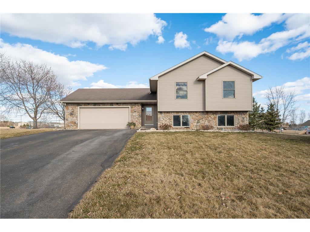 710 Robert Phillip Place, Roberts, WI, 54023 | MLS: 6505403 | Edina Realty