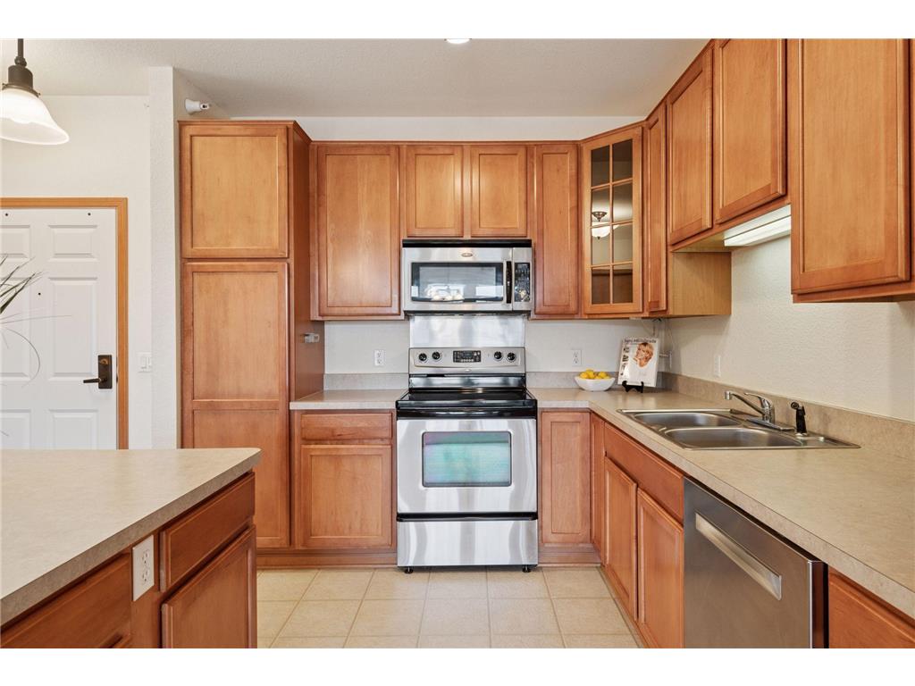 7100 Metro Boulevard #401, Edina, MN, 55439 | MLS: 6757445 | Edina Realty