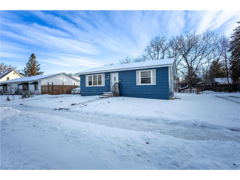 713 Lake Street, Alexandria, MN, 56308 | MLS: 6649849 | Edina Realty