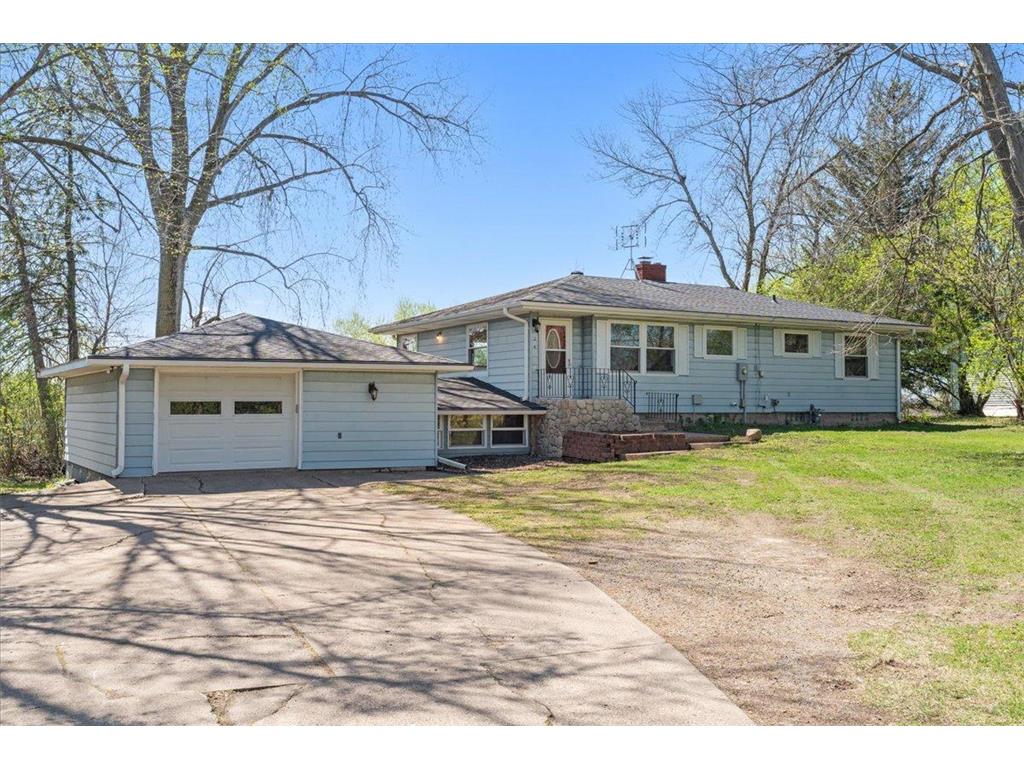 724 N Shore Drive, New Richmond, WI, 54017 | MLS: 6713944 | Edina Realty