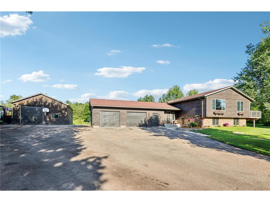 733 N Meadow Drive, Hudson, WI, 54016 | MLS: 6739650 | Edina Realty