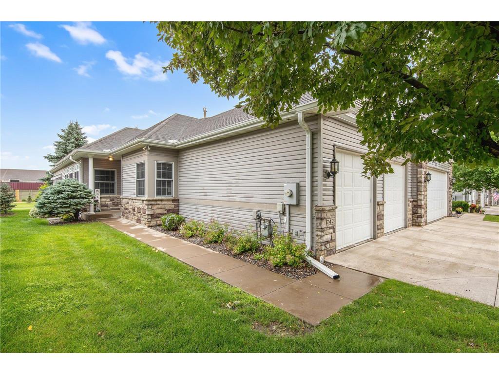 742 Gilfillan Lane, White Bear Twp, MN, 55127 | MLS: 6729593 | Edina Realty
