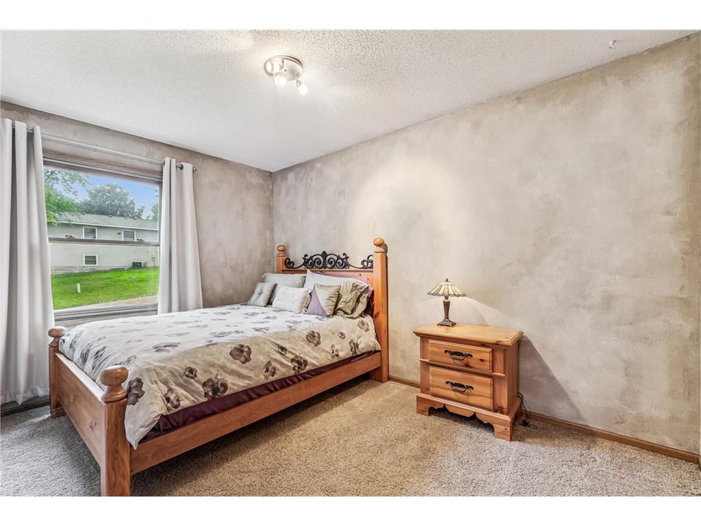 7492 Upper 24th Street N, Oakdale, MN, 55128 | MLS: 6775652 | Edina Realty