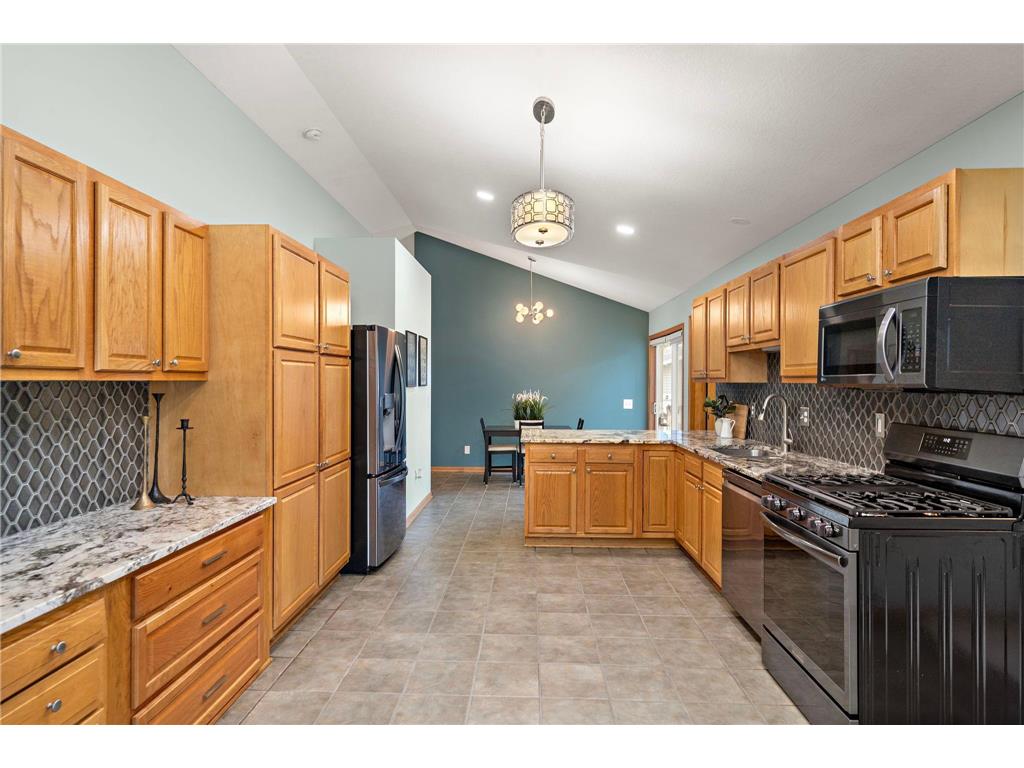 755 County Road F E, Vadnais Heights, MN, 55127 | MLS: 6754734 | Edina ...