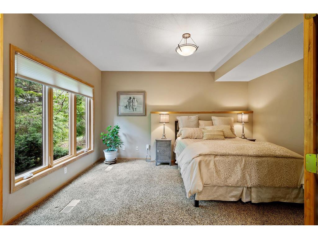 7614 S Shore Drive, Chanhassen, MN, 55317 | MLS: 6571310 | Edina Realty