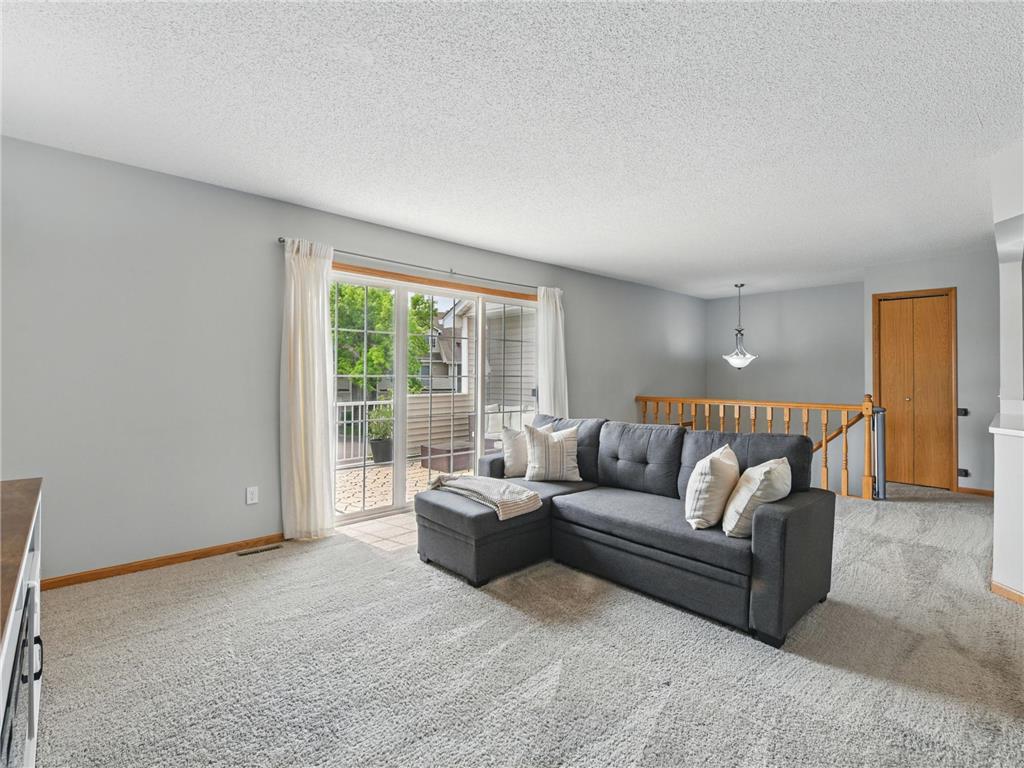 7647 Nicholas Way, Chanhassen, MN, 55317 | MLS: 6703900 | Edina Realty