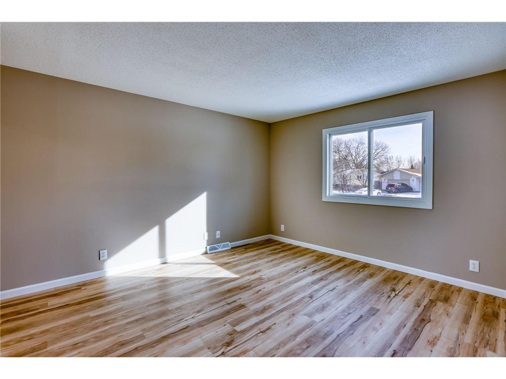 8032 Morgan Circle N, Brooklyn Park, MN, 55444 | MLS: 6480253 | Edina ...