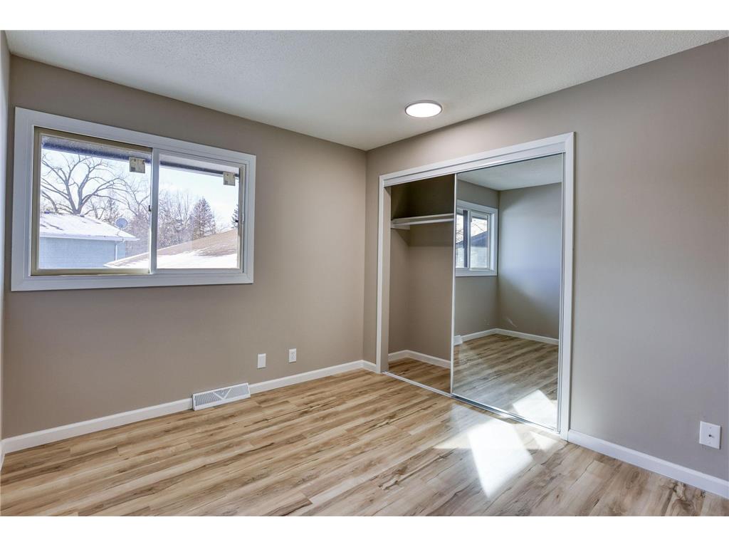 8032 Morgan Circle N, Brooklyn Park, MN, 55444 | MLS: 6480253 | Edina ...