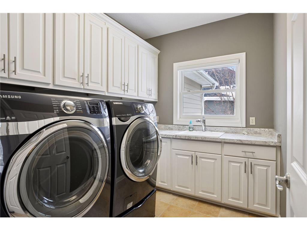 8064 Enclave Circle, Woodbury, MN, 55125 | MLS: 7003871 | Edina Realty