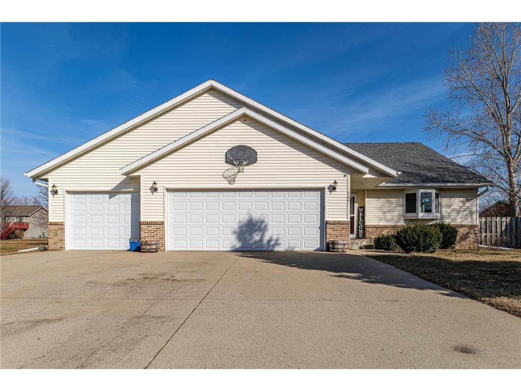 809 S Geinitz Avenue, Litchfield, MN, 55355 | MLS: 6493057 | Edina Realty