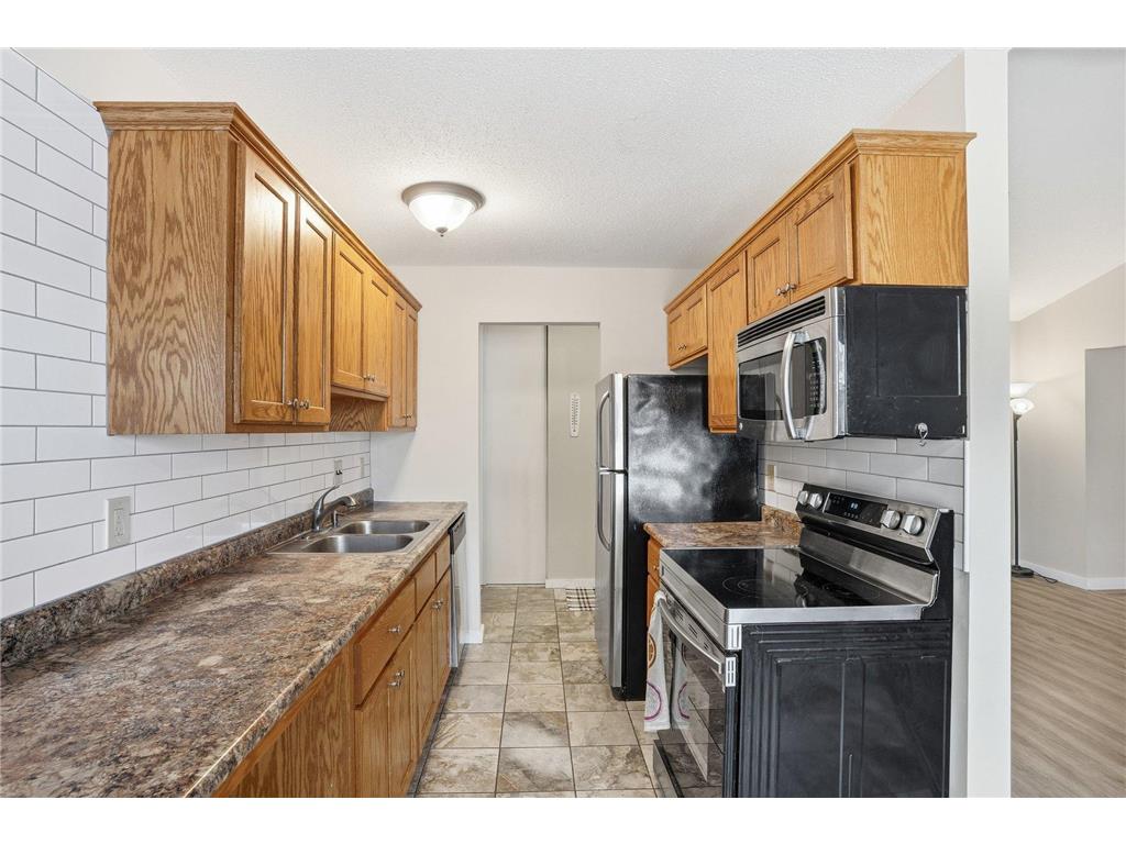 810 Old Settlers Trail #5, Hopkins, MN, 55343 | MLS: 7010785 | Edina Realty