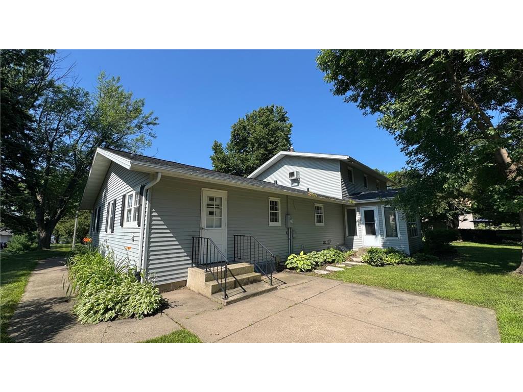 811 Myrtle Street, Buffalo, MN, 55313 | MLS: 6737681 | Edina Realty