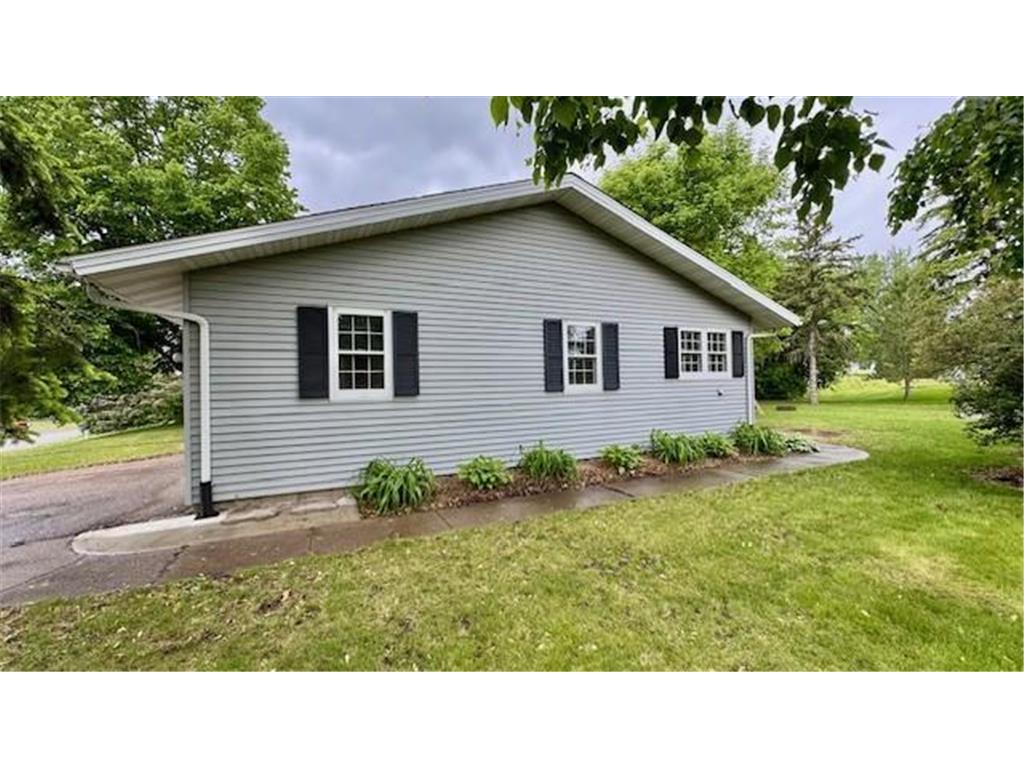 811 Myrtle Street, Buffalo, MN, 55313 | MLS: 6737681 | Edina Realty