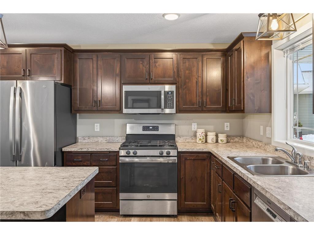 813 Golden Way NW, Isanti, MN, 55040 | MLS: 7005911 | Edina Realty