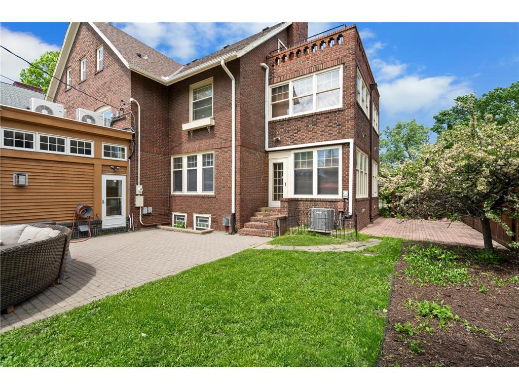 818 Summit Avenue, Saint Paul, MN, 55105 | MLS: 6731516 | Edina Realty