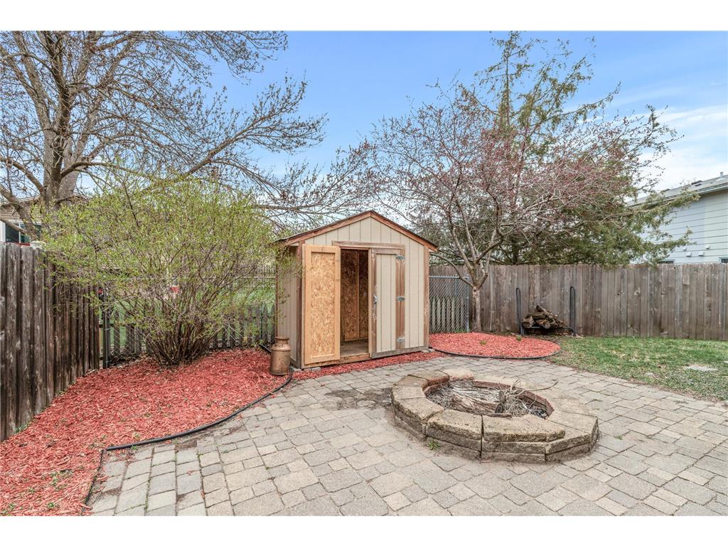 8200 Queen Avenue N, Brooklyn Park, MN, 55444 | MLS: 6522220 | Edina Realty