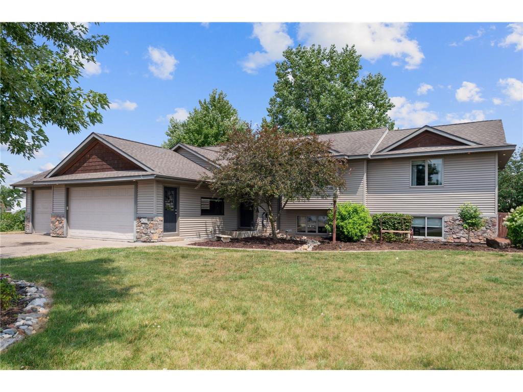 825 Brady Lane, New Richmond Twp, WI, 54017 | MLS: 6398769 | Edina Realty