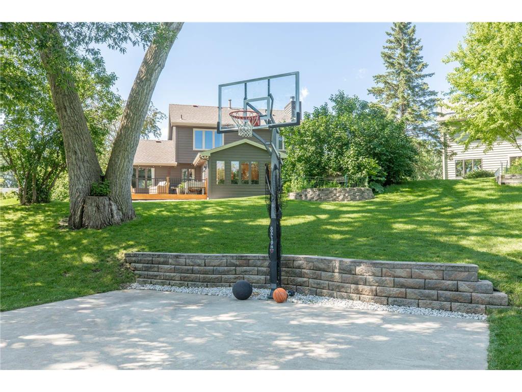 8281 W Lake Court, Chanhassen, MN, 55317 | MLS: 6558670 | Edina Realty