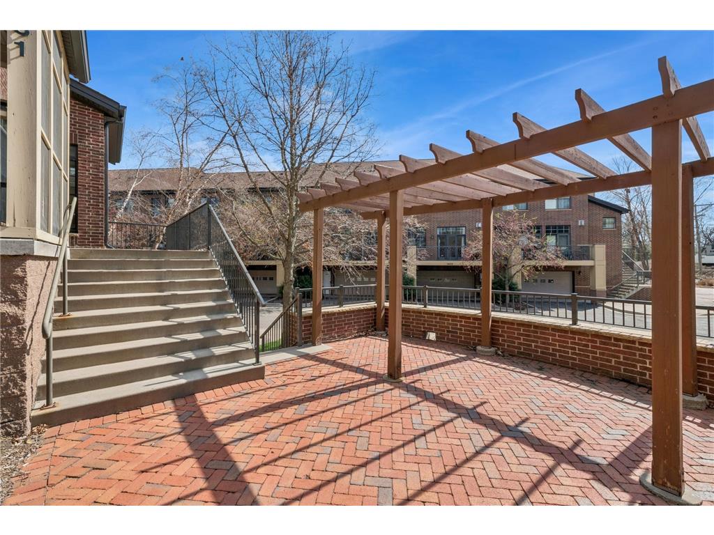 831 River Mews Court, Minneapolis, MN, 55414 | MLS: 6702579 | Edina Realty